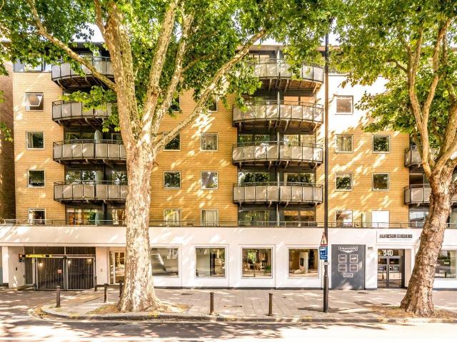 Chiswick High Road, Chiswick W4, 2 bed flat to rent, £3,300 pcm | PrimeLocation