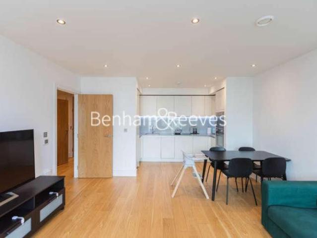 Chiswick High Road, Chiswick, W4