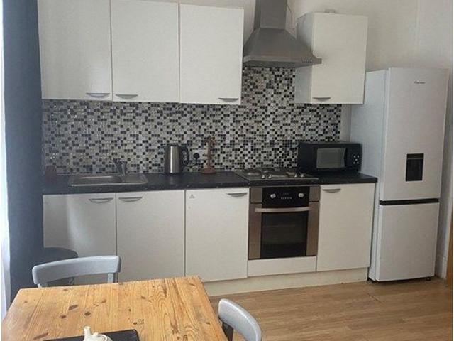 Chiswick High Road, London W4, Room to rent, £1,200 pcm | PrimeLocation