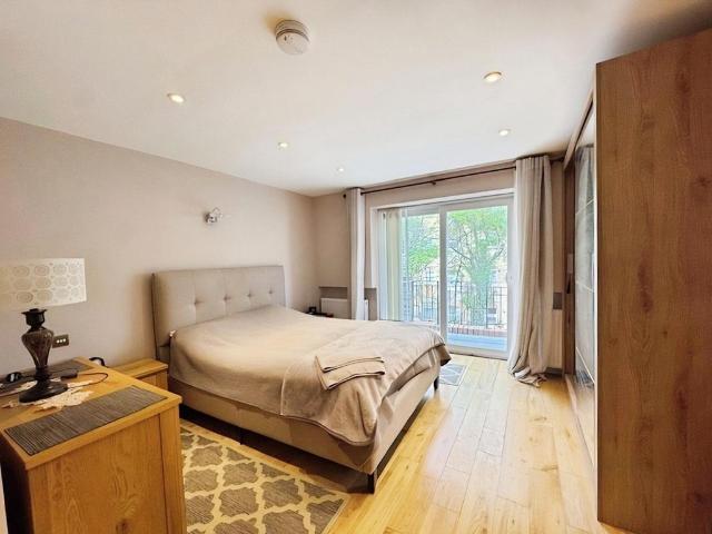 Chiswick High Road, London, W4 Studio to rent £1,450 pcm £335 pw