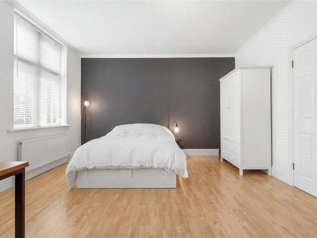 Chiswick High Road, London W4, 1 bed flat to rent, £1,650 pcm | PrimeLocation