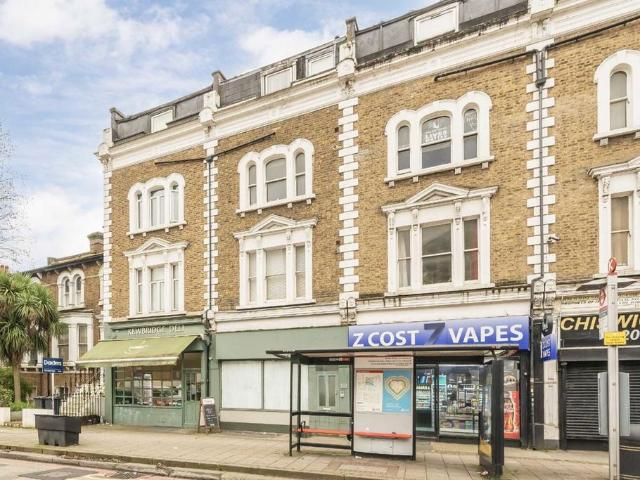 Chiswick High Road, LONDON W4 1 bed flat to rent £1,750 pcm £404 pw