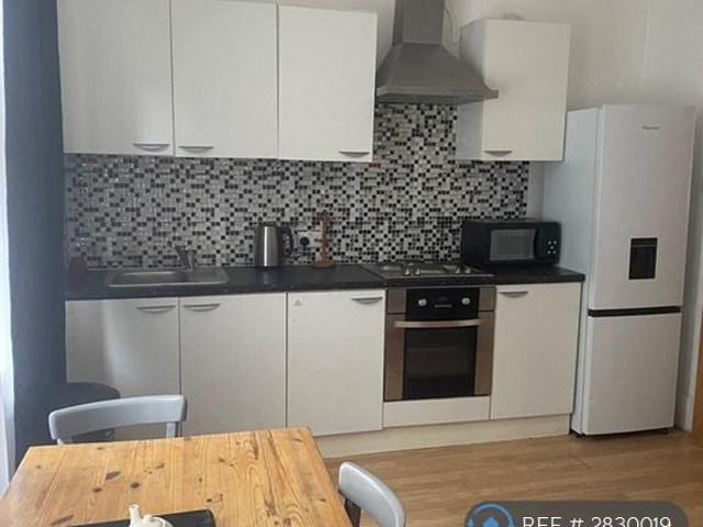 Chiswick High Road, London, W4 1 bed in a flat share to rent £1,000 pcm £231 pw