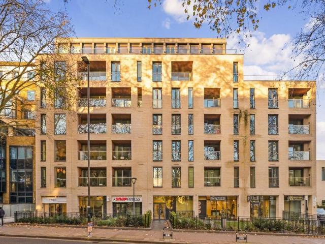 Chiswick High Road, London W4 2 bed flat to rent £3,300 pcm £762 pw