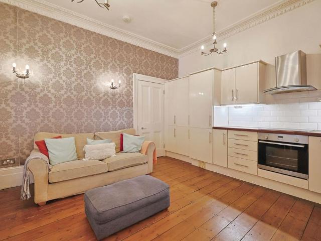 Chiswick High Road, London, W4 3AY