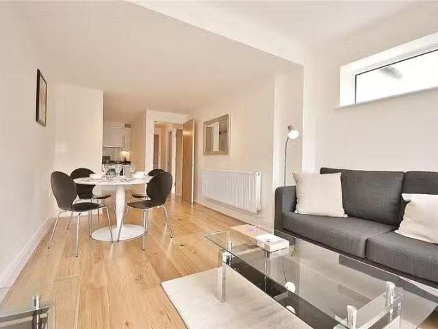 Chiswick High Road, London, W4 4HH
