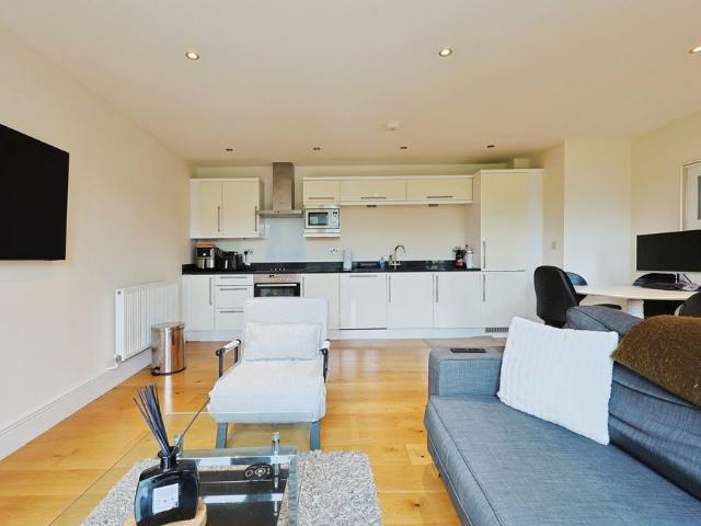 Chiswick High Road, London, W4 4HS