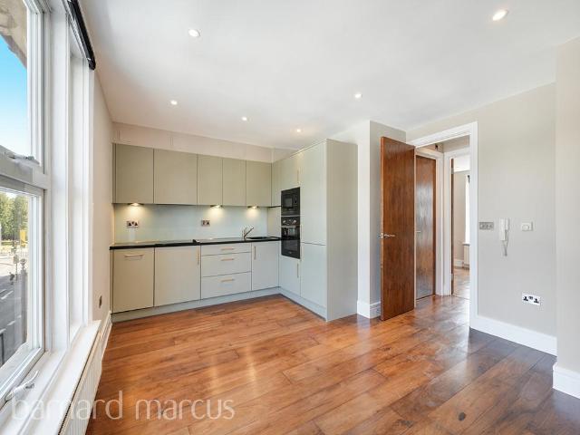 Chiswick High Road, LONDON 1 bed flat to rent £2,300 pcm £531 pw