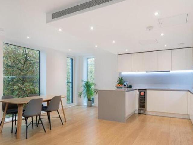 Chiswick High Road, London, 3 Bedroom Apartment