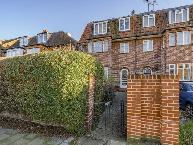 Chiswick Lane, Chiswick W4, 2 bed flat to rent, £2,747 pcm | PrimeLocation