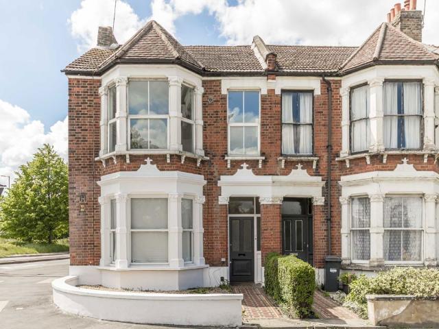 Chiswick Lane, Chiswick W4, 3 bed flat to rent, £3,200 pcm | PrimeLocation