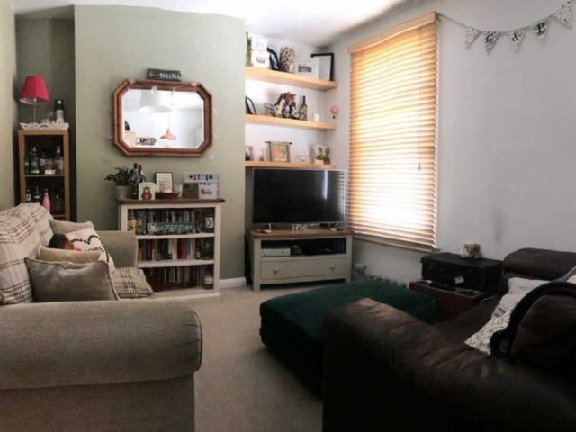 Chiswick, London 1 bed flat to rent £1,725 pcm £398 pw