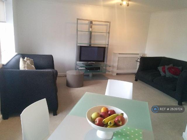Chiswick, London, W4 2 bed flat to rent £2,795 pcm £645 pw