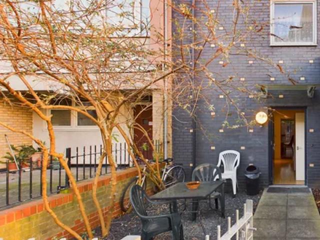 Chrisp Street Nails and Beauty, 95 Chrisp Street, London, E14 6GG, United Kingdom | 4 bed apartment for rent #165515035 | Rentberry