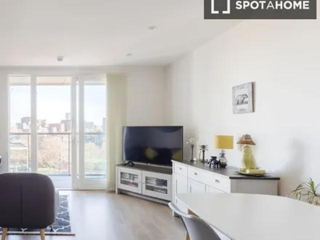 Chrisp Street Health Centre, Chrisp Street, London, E14 6PG, United Kingdom | 2 bed apartment for rent #162759981 | Rentberry