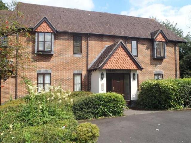 Christy Court, Tadley, RG26 2 bed ground floor flat to rent £1,395 pcm £322 pw