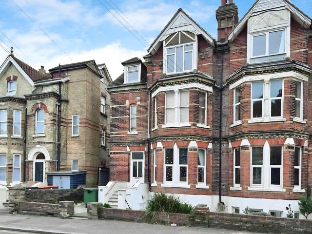 Christ Church Road, Folkestone 2 bed flat to rent £1,000 pcm £231 pw
