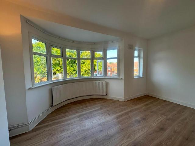Christchurch Avenue, Harrow 2 bed apartment to rent £1,750 pcm £404 pw