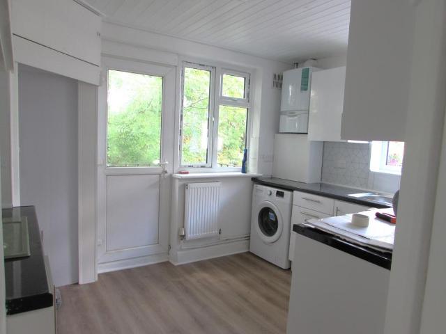 Christchurch Avenue, Harrow. 2 bed flat to rent £1,700 pcm £392 pw