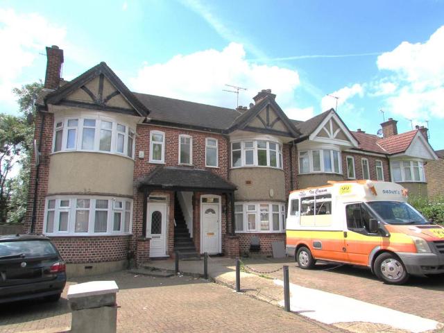 Christchurch Avenue, Harrow. 2 bed flat to rent £1,750 pcm £404 pw