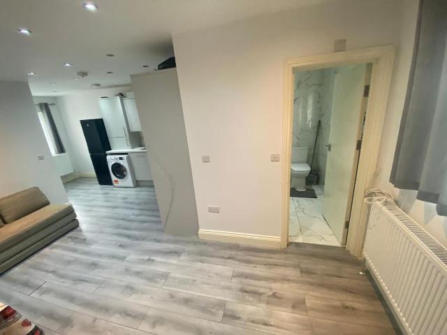 Christchurch Avenue, Harrow HA3, 1 bed flat to rent, £1,400 pcm | PrimeLocation