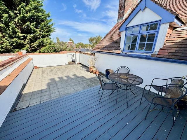 Christchurch BH23 2 bed apartment to rent £1,450 pcm £335 pw