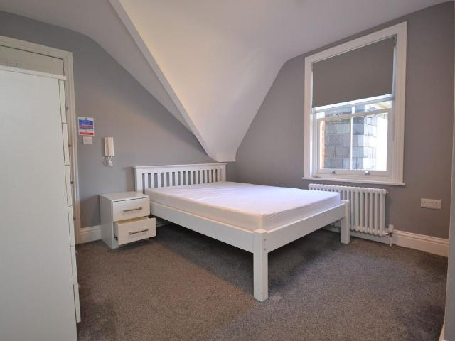 Christchurch Gardens, Reading RG2, Room to rent, £775 pcm | PrimeLocation