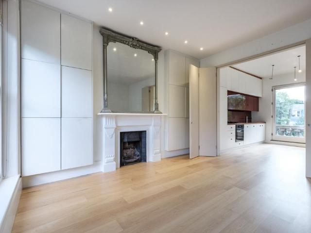 Christchurch Hill Hampstead NW3 3 bed duplex to rent £6,750 pcm £1,558 pw