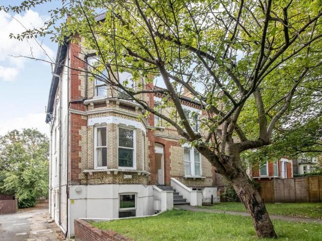 Christchurch Road, Tulse Hill, SW2 2 bed apartment to rent £2,050 pcm £473 pw