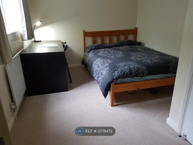 Christchurch Road, Virginia Water GU25, Room to rent, £825 pcm | PrimeLocation