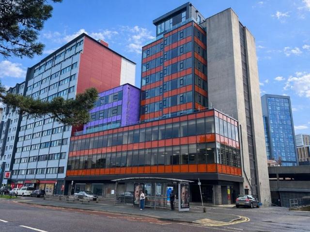 Christchurch Road, Bournemouth. 2 bed flat to rent £1,175 pcm £271 pw