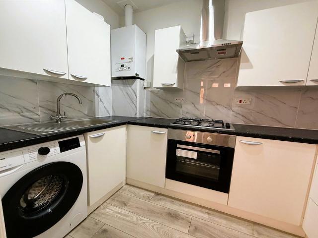 Christchurch Road, Bournemouth BH1, 1 bed flat to rent, £885 pcm | PrimeLocation