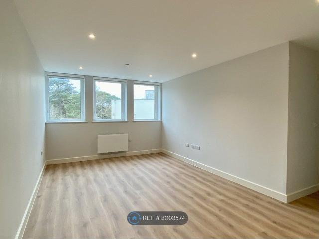 Christchurch Road, Bournemouth BH1, 2 bed flat to rent, £1,400 pcm | PrimeLocation