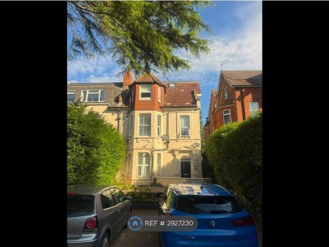 Christchurch Road, Bournemouth BH1, 2 bed flat to rent, £975 pcm | PrimeLocation