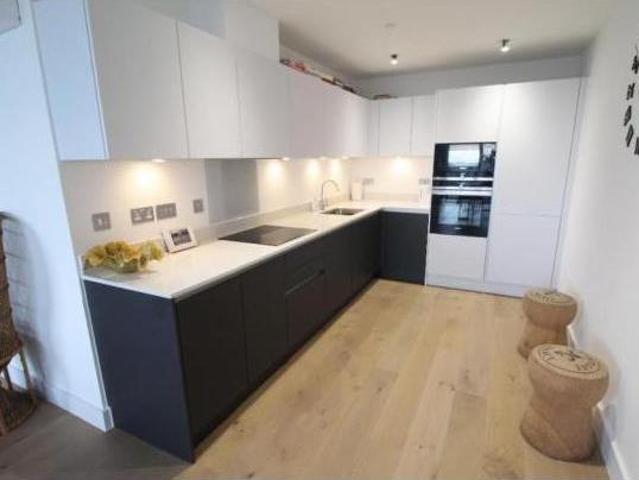 Christchurch Road, Bournemouth BH1 2 bed penthouse to rent £1,850 pcm £427 pw