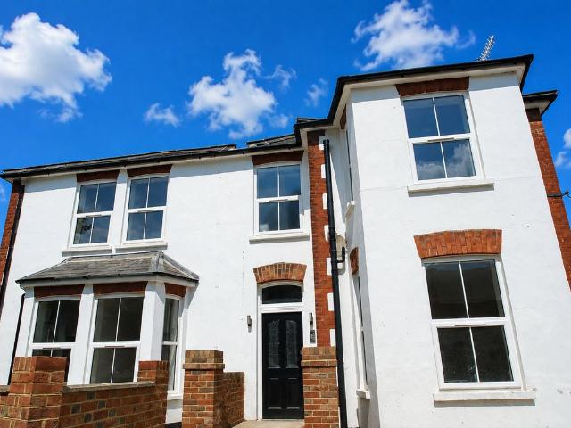 Christchurch Road, Hemel Hempstead HP2, 2 bed flat to rent, £1,395 pcm | PrimeLocation