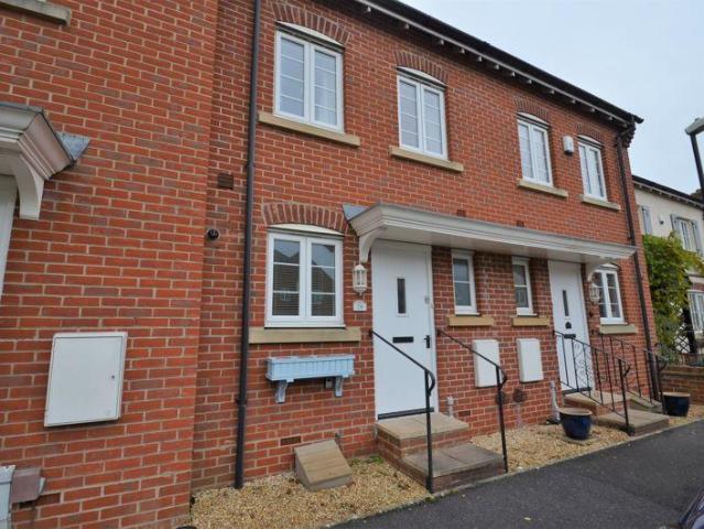 CHRISTCHURCH TOWN CENTRE 2 bed terraced house to rent £1,495 pcm £345 pw