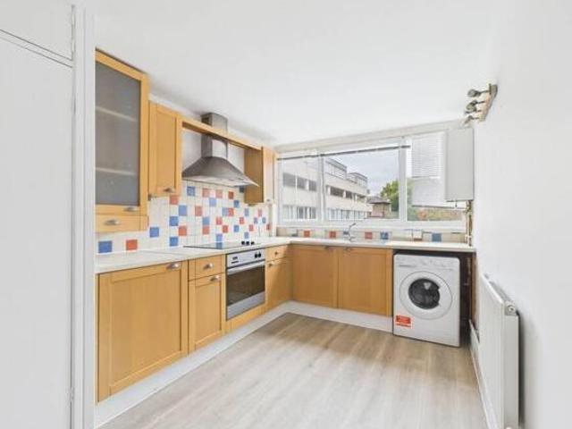 Christian Square, Windsor, 3 Bedroom Apartment