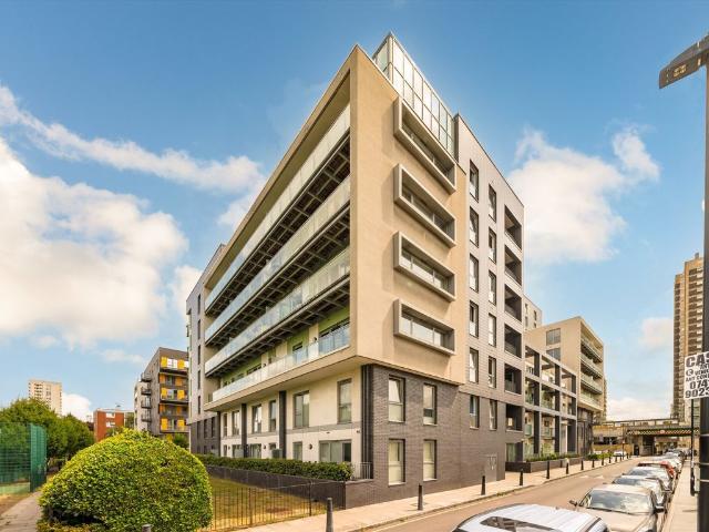 Christian Street, Aldgate East E1, 2 bed flat to rent, £2,800 pcm | PrimeLocation