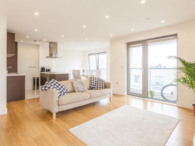 Christian Street, E1, Aldgate. 2 bed flat to rent £4,000 pcm £923 pw