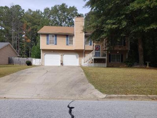 Christian Woods Dr SE