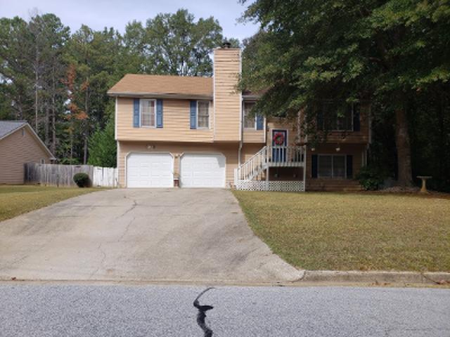 Christian Woods Dr SE