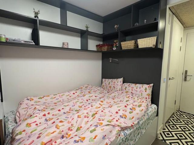 Christina Gomes Has a Room
