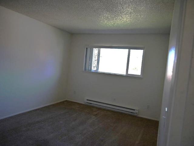 Christine Court 1 Bedroom Apartment for Rent at 2295 Se Courtney Ave, Oak Grove, OR 97222 Milwaukie Heights