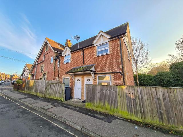 Christopher Road, East Grinstead RH19, 1 bed flat to rent, £1,050 pcm | PrimeLocation