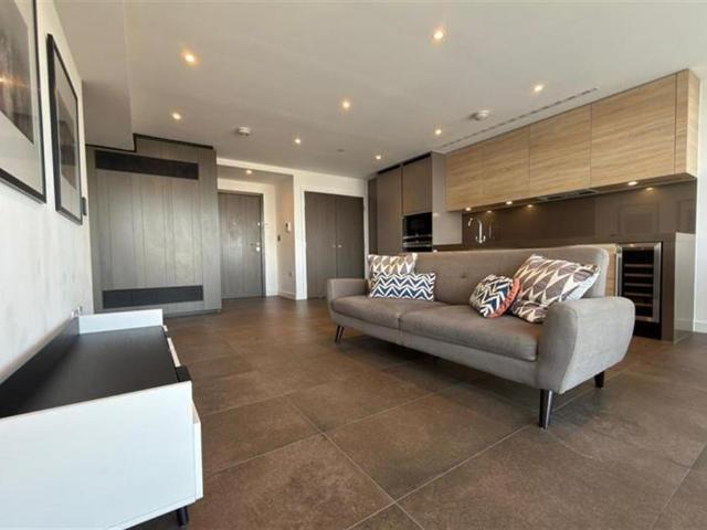 Chronicle Tower, City Road, London, EC1V 1 bed apartment to rent £2,850 pcm £658 pw