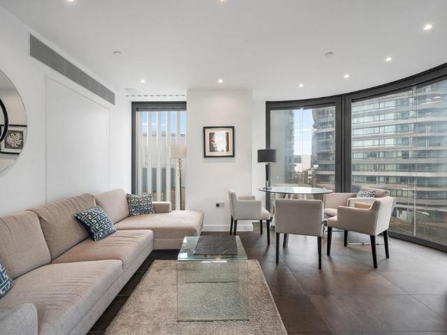 Chronicle Tower, City Road, London EC1V 2 bed apartment to rent £5,000 pcm £1,154 pw