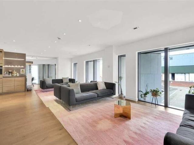 Chronicle Tower, City Road, London, EC1V