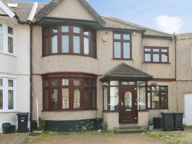 Chudleigh Crescent, Ilford IG3 5 bed terraced house to rent £3,900 pcm £900 pw