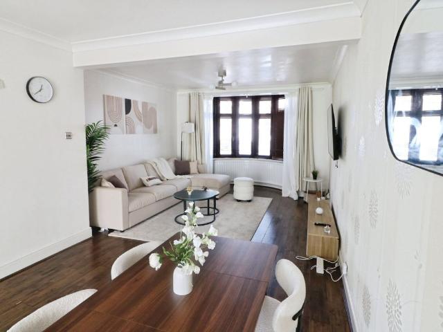 Chudleigh Crescent, Ilford IG3, 5 bed terraced house to rent, £3,900 pcm | PrimeLocation